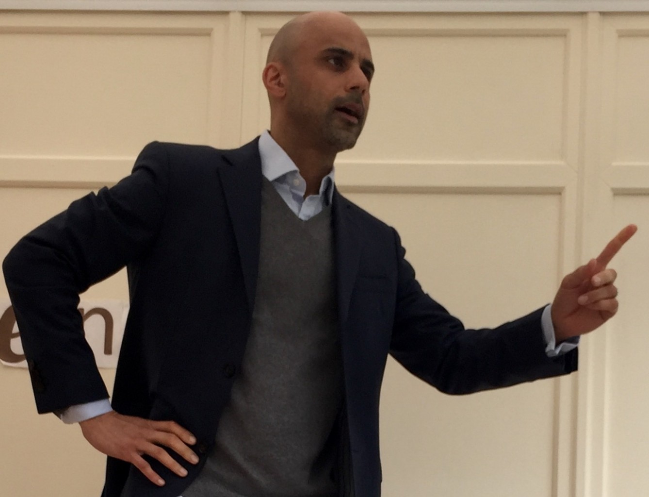 Pep Guardiola Lookalike, Double, Impersonator.