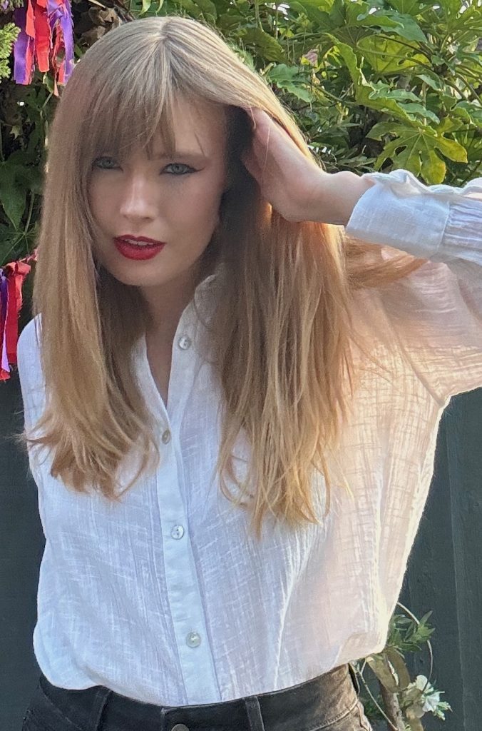 Taylor Swift Lookalike - Hire Celebrity Lookalikes, Impersonators ...